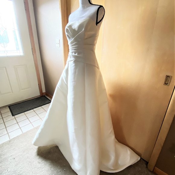 Alfred Angelo | Dresses | Nwt Sz Alfred Angelo 2182c Creamsilver ...